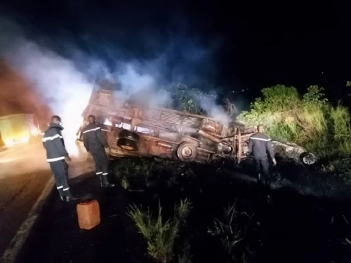 Axe Adzopé-Abidjan : Un mort calciné dans une violente collision entre un camion et un véhicule ...